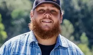 Luke Combs' Biography and Net Worth
